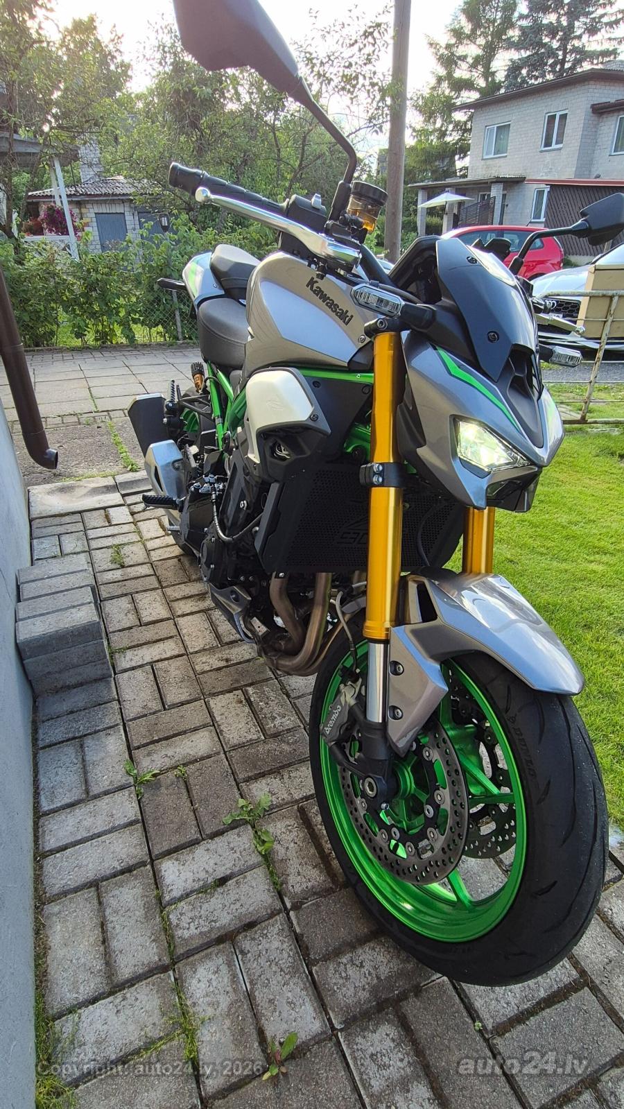 Green Kawasaki Z900 2025 in Viljandi, with an engine capacity of 0.95 L and mileage of 2 thousand km for 9990 €, photo 5 on AUTOMOTO.COM.LV