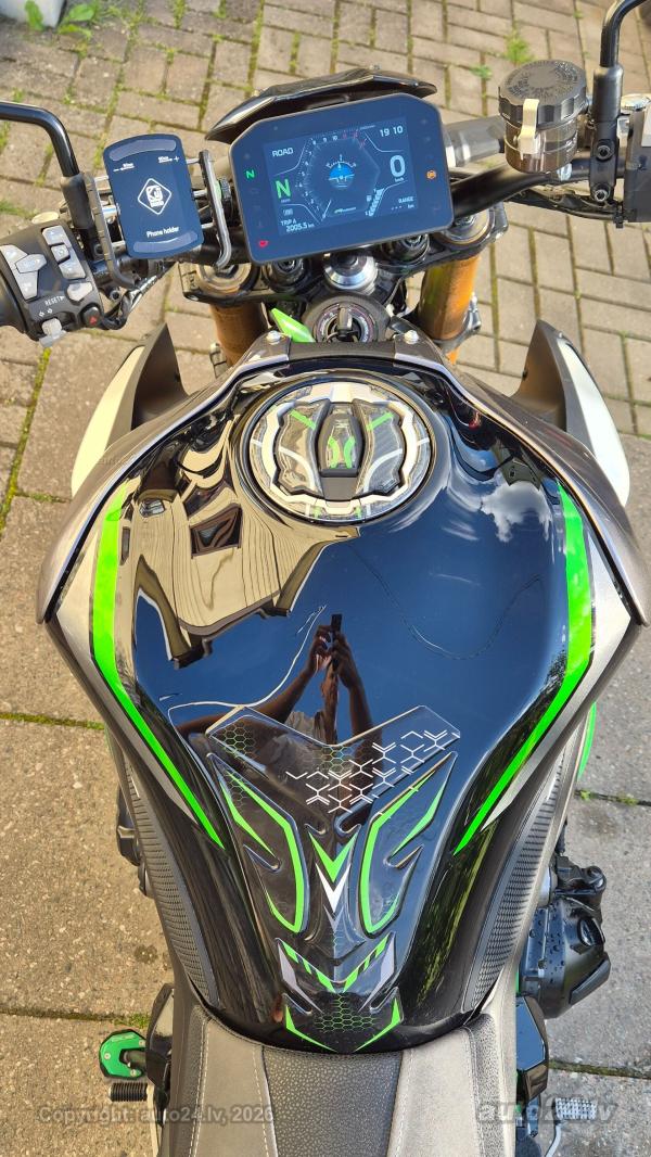 Green Kawasaki Z900 2025 in Viljandi, with an engine capacity of 0.95 L and mileage of 2 thousand km for 9990 €, photo 7 on AUTOMOTO.COM.LV