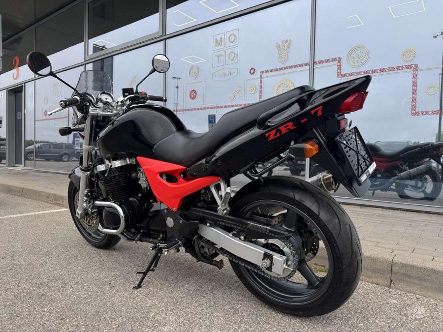Melns Kawasaki ZR 2001 Viļņa, ar dzinēja tilpumu 0.75 L un nobraukumu 31 tūkst. km par 1599 €, foto 7 vietnē AUTOMOTO.COM.LV