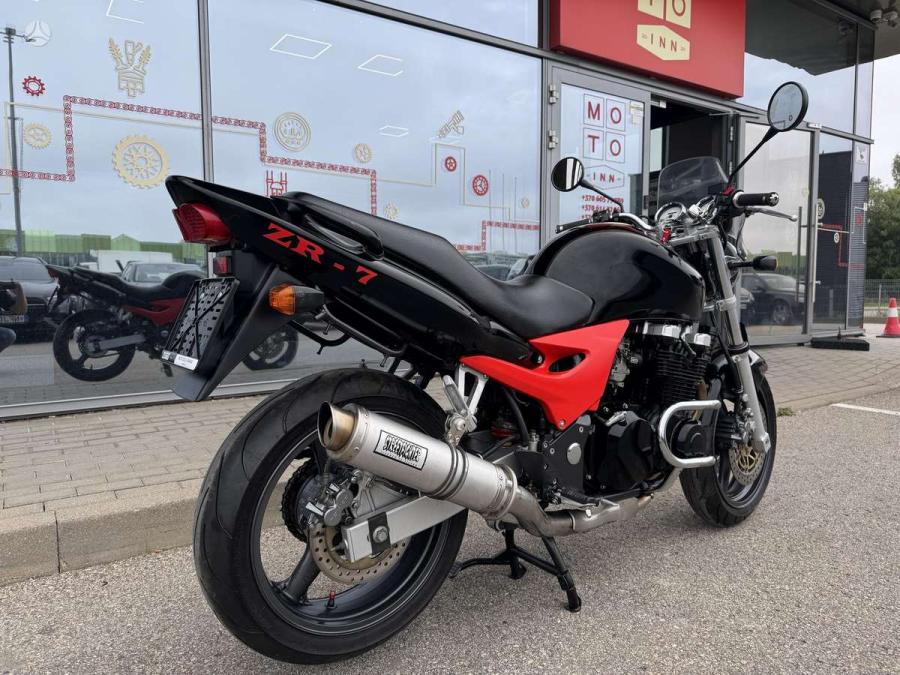 Melns Kawasaki ZR 2001 Viļņa, ar dzinēja tilpumu 0.75 L un nobraukumu 31 tūkst. km par 1599 €, foto 8 vietnē AUTOMOTO.COM.LV