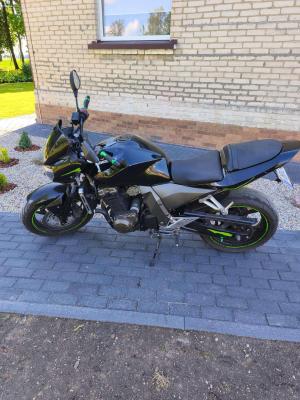 Black Kawasaki ZR 2004 in Joniskis, with an engine capacity of 0.75 L and mileage of 39 thousand km for 2300 €, photo  on AUTOMOTO.COM.LV