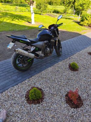 Black Kawasaki ZR 2004 in Joniskis, with an engine capacity of 0.75 L and mileage of 39 thousand km for 2300 €, photo 3 on AUTOMOTO.COM.LV