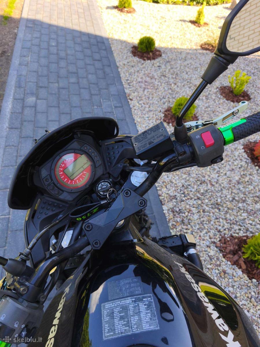 Black Kawasaki ZR 2004 in Joniskis, with an engine capacity of 0.75 L and mileage of 39 thousand km for 2300 €, photo 6 on AUTOMOTO.COM.LV