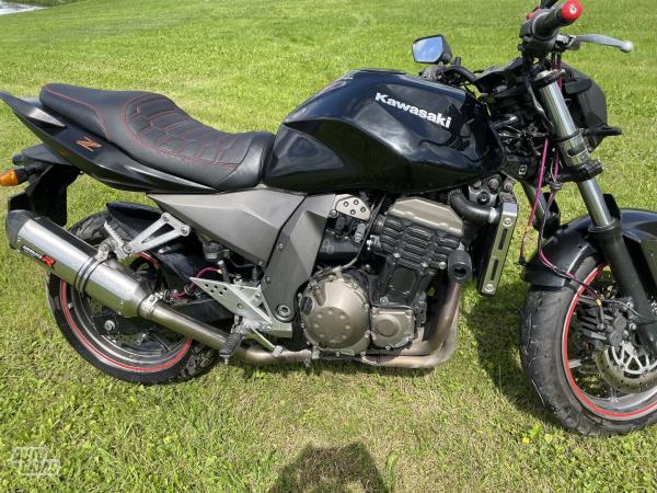 Black Kawasaki ZR 2005 in Plunge, with an engine capacity of 0.75 L and mileage of 13 thousand km for 2150 €, photo 3 on AUTOMOTO.COM.LV