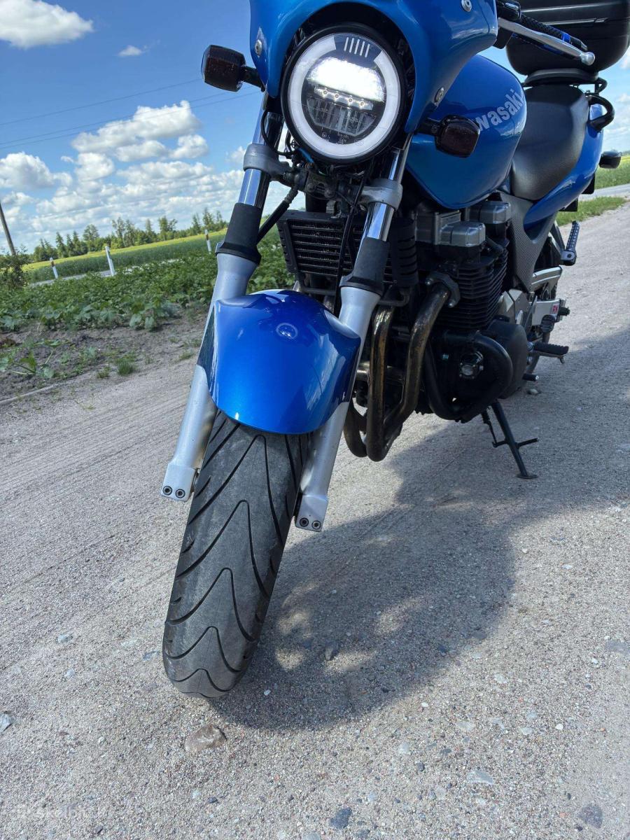 Blue Kawasaki ZR 1999 in Marijampole, with an engine capacity of 0.74 L and mileage of 66 thousand km for 1500 €, photo 12 on AUTOMOTO.COM.LV