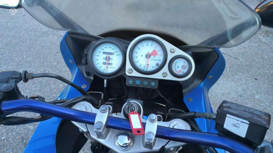 Blue Kawasaki ZR 2004 in Alytus, with an engine capacity of 0.74 L and mileage of 27 thousand km for 1550 €, photo 15 on AUTOMOTO.COM.LV