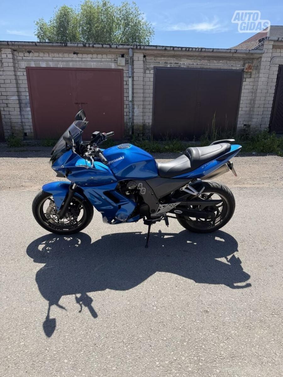 Синий Кавасаки ZR 2005 в Клайпеда, объемом двигателя 0.75 л и пробегом 34 тыс. км за 1900 €, фото 3 на AUTOMOTO.COM.LV