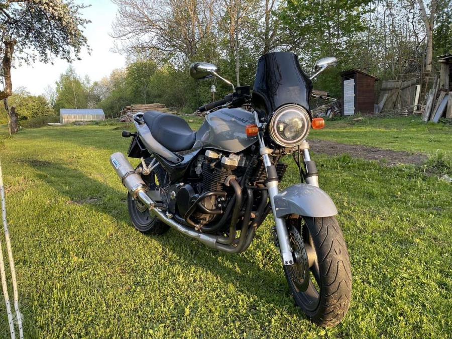 Серый Кавасаки ZR 2003 в Вильнюс, объемом двигателя 0.75 л и пробегом 35 тыс. км за 2200 €, фото 1 на AUTOMOTO.COM.LV