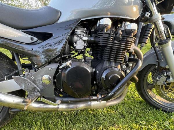 Grey Kawasaki ZR 2003 in Vilnius, with an engine capacity of 0.75 L and mileage of 35 thousand km for 2200 €, photo 6 on AUTOMOTO.COM.LV