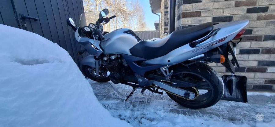 Kawasaki ZR 2001 Viļņa, ar dzinēja tilpumu 0.75 L un nobraukumu 60 tūkst. km par 1300 €, foto 3 vietnē AUTOMOTO.COM.LV
