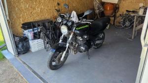 Kawasaki ZR 2002 in Kazlu Ruda, with an engine capacity of 0.75 L and mileage of 35 thousand km for 800 €, photo 3 on AUTOMOTO.COM.LV