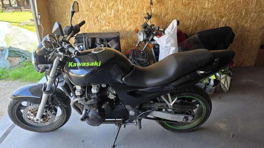 Kawasaki ZR 2002 in Kazlu Ruda, with an engine capacity of 0.75 L and mileage of 35 thousand km for 800 €, photo 4 on AUTOMOTO.COM.LV