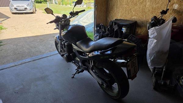 Kawasaki ZR 2002 Kazlų Rūda vietnē Kawasaki ZR 2002 Kazlų Rūda, ar dzinēja tilpumu 0.75 L un nobraukumu 35 tūkst. km par 800 €, foto 6 vietnē AUTOMOTO.COM.LV