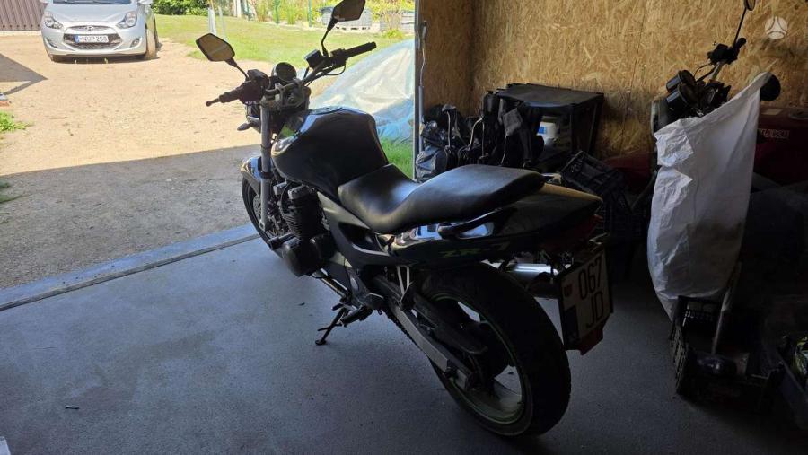 Kawasaki ZR 2002 in Kazlu Ruda, with an engine capacity of 0.75 L and mileage of 35 thousand km for 800 €, photo 6 on AUTOMOTO.COM.LV