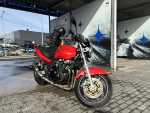 Красный Кавасаки ZR 1999 в Вильнюс, объемом двигателя 0.00 л и пробегом 70 тыс. км за 1475 €, фото  на AUTOMOTO.COM.LV
