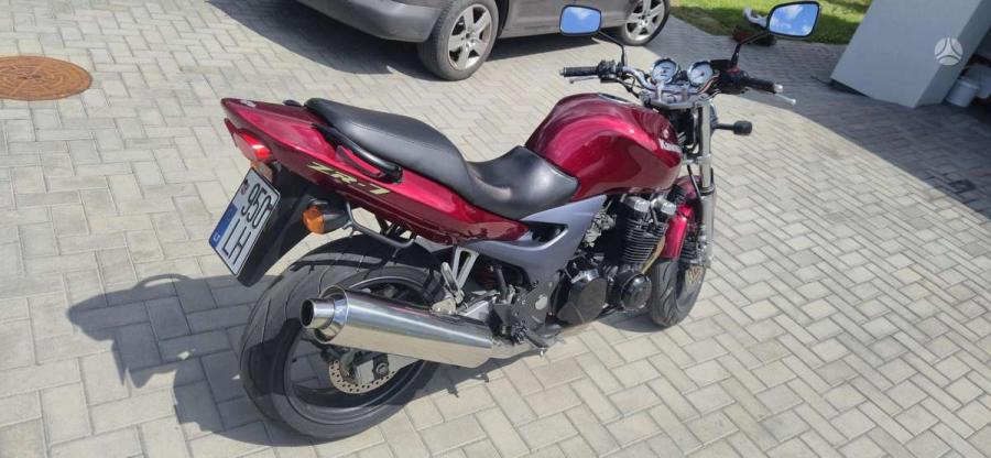 Red Kawasaki ZR 2000 in Kaunas, with an engine capacity of 0.74 L and mileage of 33 thousand km for 1900 €, photo 4 on AUTOMOTO.COM.LV