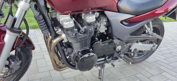 Red Kawasaki ZR 2000 in Kaunas, with an engine capacity of 0.74 L and mileage of 33 thousand km for 1900 €, photo 6 on AUTOMOTO.COM.LV