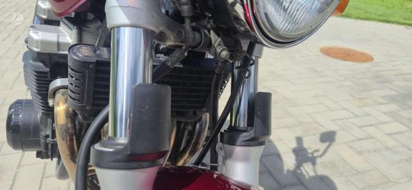 Red Kawasaki ZR 2000 in Kaunas, with an engine capacity of 0.74 L and mileage of 33 thousand km for 1900 €, photo 7 on AUTOMOTO.COM.LV