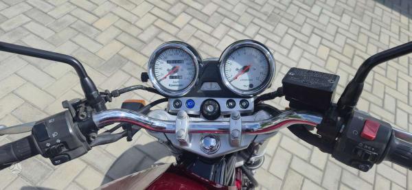 Red Kawasaki ZR 2000 in Kaunas, with an engine capacity of 0.74 L and mileage of 33 thousand km for 1900 €, photo 9 on AUTOMOTO.COM.LV