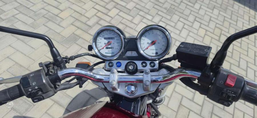 Red Kawasaki ZR 2000 in Kaunas, with an engine capacity of 0.74 L and mileage of 33 thousand km for 1900 €, photo 10 on AUTOMOTO.COM.LV