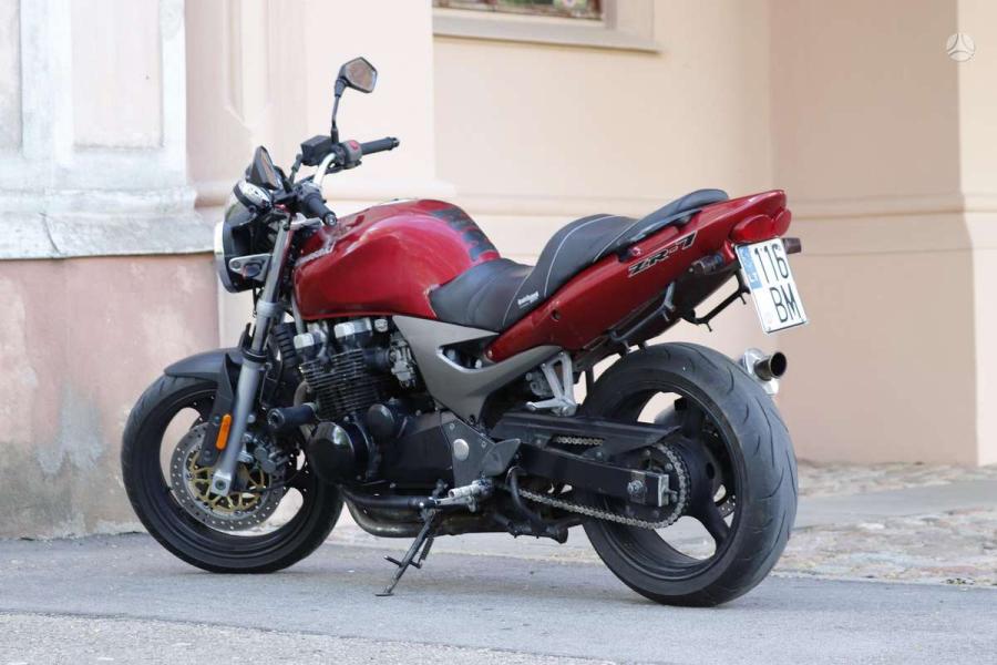 Красный Кавасаки ZR 2004 в Акмяне, объемом двигателя 0.74 л и пробегом 430 тыс. км за 1270 €, фото 3 на AUTOMOTO.COM.LV