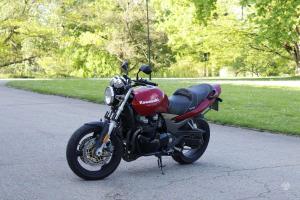 Красный Кавасаки ZR 2004 в Акмяне, объемом двигателя 0.74 л и пробегом 430 тыс. км за 1270 €, фото 4 на AUTOMOTO.COM.LV