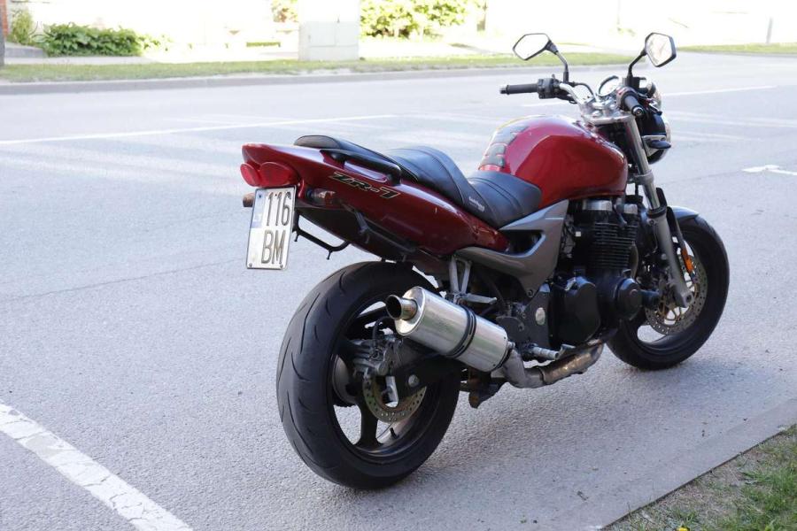Красный Кавасаки ZR 2004 в Акмяне, объемом двигателя 0.74 л и пробегом 430 тыс. км за 1270 €, фото 5 на AUTOMOTO.COM.LV