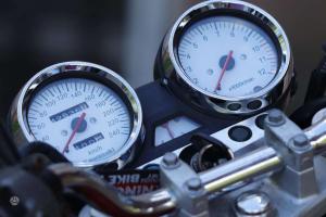 Красный Кавасаки ZR 2004 в Акмяне, объемом двигателя 0.74 л и пробегом 430 тыс. км за 1270 €, фото 10 на AUTOMOTO.COM.LV
