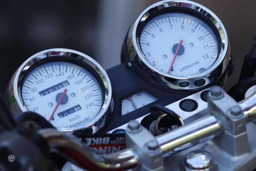 Красный Кавасаки ZR 2004 в Акмяне, объемом двигателя 0.74 л и пробегом 430 тыс. км за 1270 €, фото 10 на AUTOMOTO.COM.LV