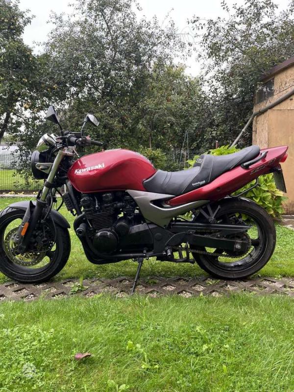 Sarkans Kawasaki ZR 2004 Šauļi, ar dzinēja tilpumu 0.75 L un nobraukumu 45 tūkst. km par 1450 €, foto 4 vietnē AUTOMOTO.COM.LV