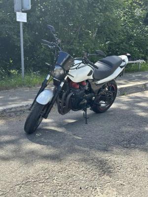 Balts Kawasaki ZR 2001 Šauļi, ar dzinēja tilpumu 0.74 L un nobraukumu 58 tūkst. km par 2500 €, foto 3 vietnē AUTOMOTO.COM.LV