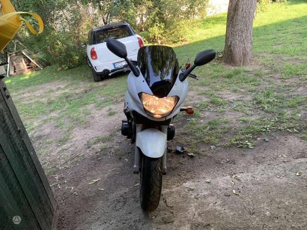 White Kawasaki ZR 2002 in Vilnius, with an engine capacity of 0.74 L and mileage of 49 thousand km for 777 €, photo 3 on AUTOMOTO.COM.LV