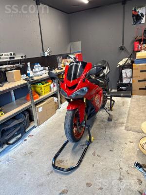 Кавасаки ZX 10R 2004 в Рига, объемом двигателя 1.00 л и пробегом 0 тыс. км за 2800 €, фото 3 на AUTOMOTO.COM.LV