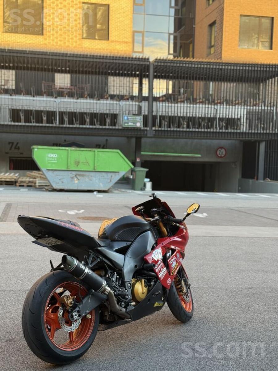 Кавасаки ZX 10R 2004 в Рига, объемом двигателя 1.00 л и пробегом 0 тыс. км за 2800 €, фото 4 на AUTOMOTO.COM.LV