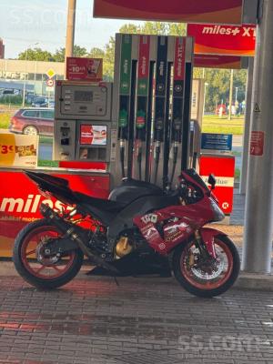 Кавасаки ZX 10R 2004 в Рига, объемом двигателя 1.00 л и пробегом 0 тыс. км за 2800 €, фото 6 на AUTOMOTO.COM.LV