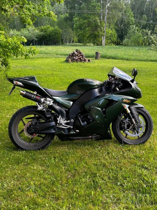 Kawasaki ZX 10R 2006 in Riga, with an engine capacity of 1.00 L and mileage of 0 thousand km for 5000 €, photo 1 on AUTOMOTO.COM.LV
