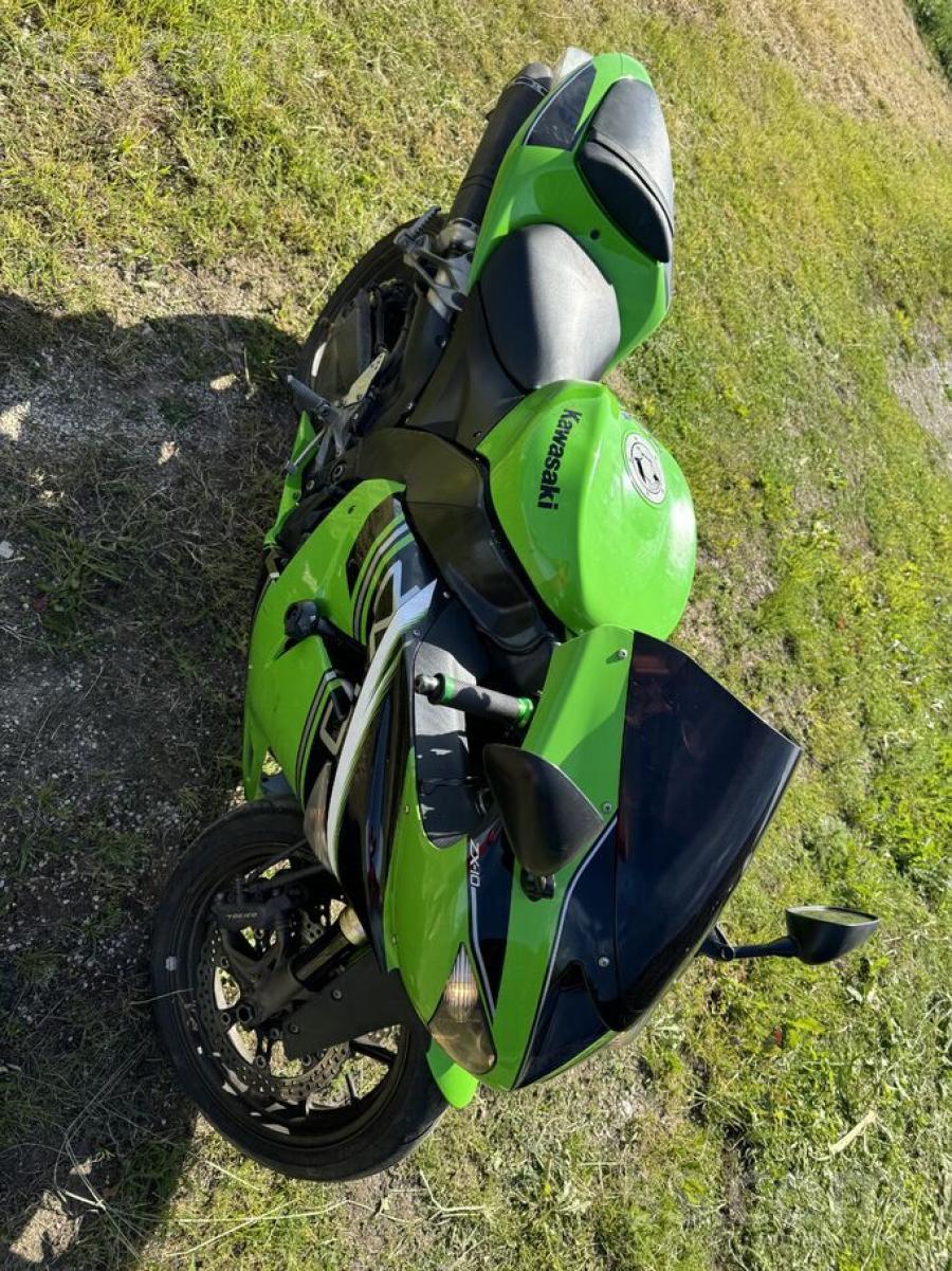 Kawasaki ZX 10R 2006 Jelgava, ar dzinēja tilpumu 1.00 L un nobraukumu 0 tūkst. km par 4200 €, foto 4 vietnē AUTOMOTO.COM.LV