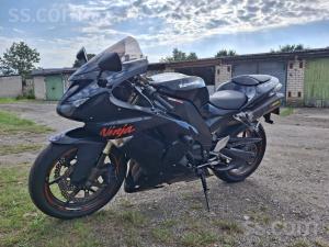 Kawasaki ZX 10R 2006 in Ventspils, with an engine capacity of 1.00 L and mileage of 0 thousand km for 4300 €, photo 3 on AUTOMOTO.COM.LV