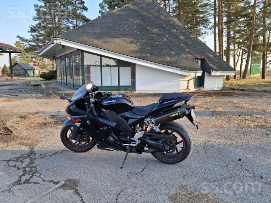 Kawasaki ZX 10R 2006 in Ventspils, with an engine capacity of 1.00 L and mileage of 0 thousand km for 3800 €, photo 1 on AUTOMOTO.COM.LV