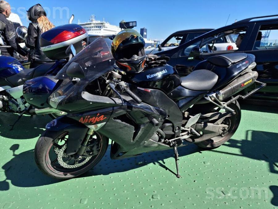 Kawasaki ZX 10R 2006 in Ventspils, with an engine capacity of 1.00 L and mileage of 0 thousand km for 3800 €, photo 4 on AUTOMOTO.COM.LV