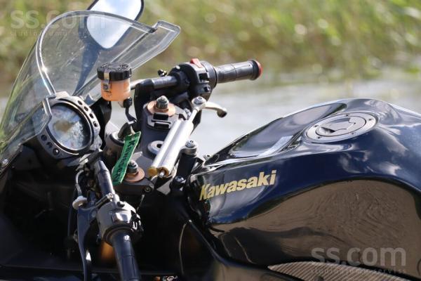 Кавасаки ZX 10R 2008 в Алуксне, объемом двигателя 1.00 л и пробегом 0 тыс. км за 4800 €, фото 5 на AUTOMOTO.COM.LV