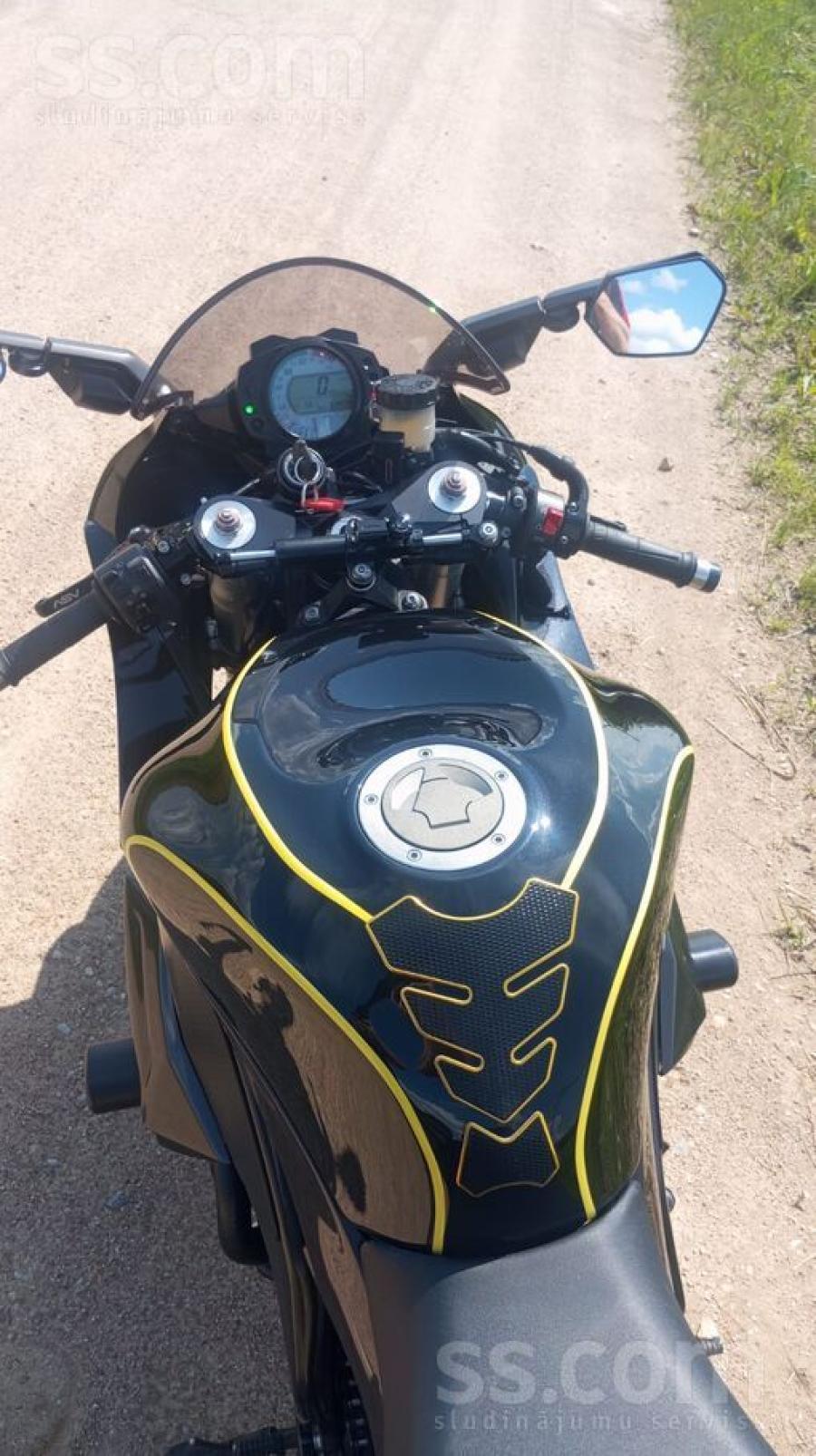 Kawasaki ZX 10R 2009 Rēzekne, ar dzinēja tilpumu 1.00 L un nobraukumu 0 tūkst. km par 5500 €, foto 1 vietnē AUTOMOTO.COM.LV