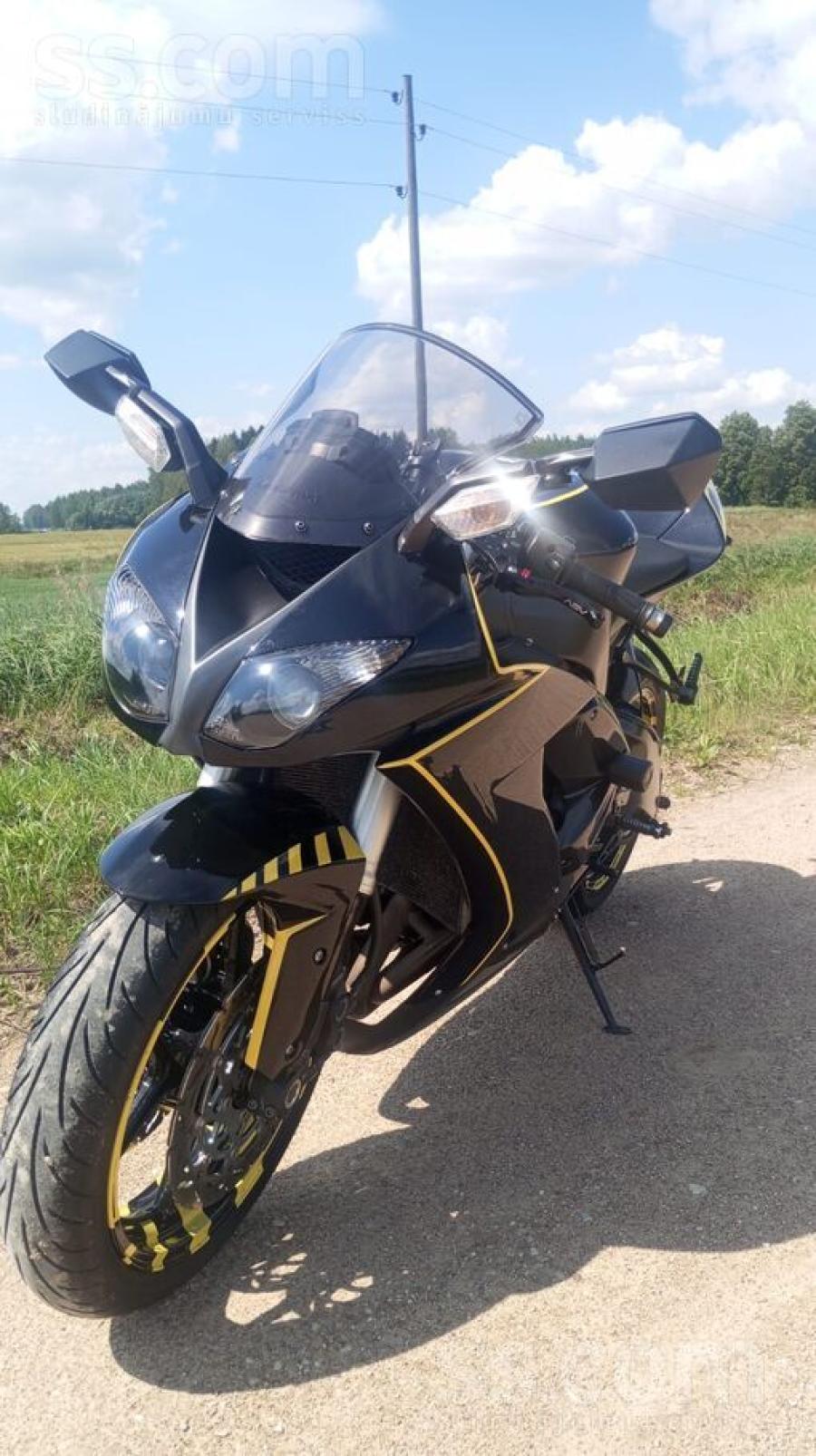 Кавасаки ZX 10R 2009 в Резекне, объемом двигателя 1.00 л и пробегом 0 тыс. км за 5500 €, фото 6 на AUTOMOTO.COM.LV
