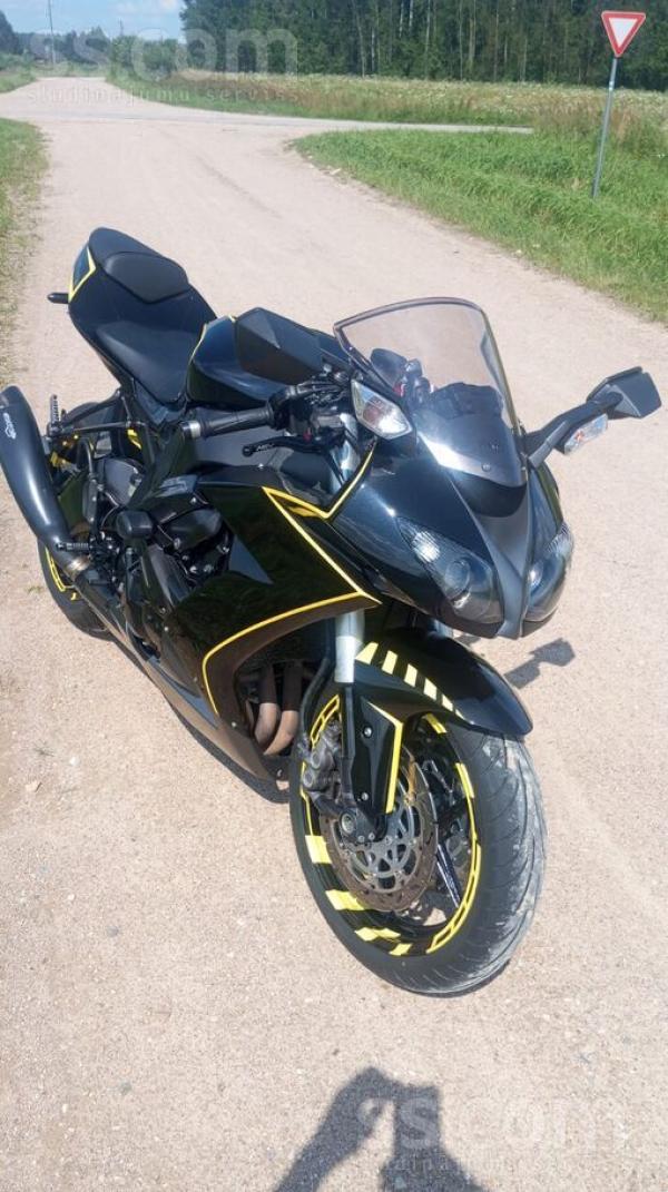 Kawasaki ZX 10R 2009 in Rezekne, with an engine capacity of 1.00 L and mileage of 0 thousand km for 5500 €, photo 6 on AUTOMOTO.COM.LV