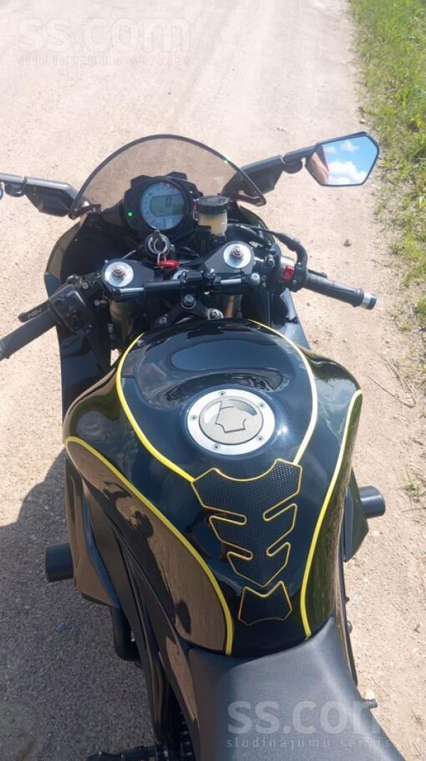Kawasaki ZX 10R 2009 in Rezekne, with an engine capacity of 1.00 L and mileage of 0 thousand km for 5500 €, photo 9 on AUTOMOTO.COM.LV