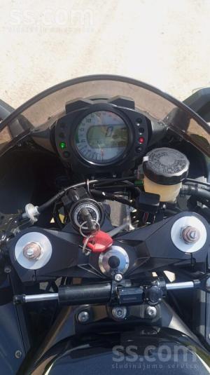 Кавасаки ZX 10R 2009 в Резекне, объемом двигателя 1.00 л и пробегом 0 тыс. км за 5500 €, фото 11 на AUTOMOTO.COM.LV