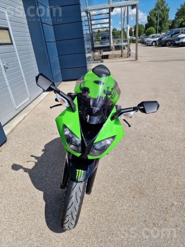 Kawasaki ZX 10R 2009 Rīga, ar dzinēja tilpumu 1.00 L un nobraukumu 0 tūkst. km par 6300 €, foto 4 vietnē AUTOMOTO.COM.LV