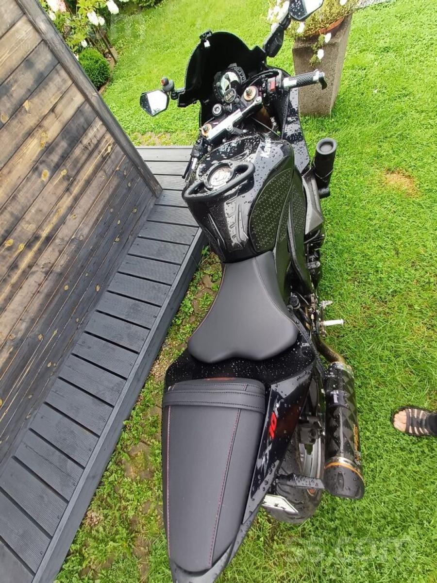 Kawasaki ZX 10R 2010 Rīga, ar dzinēja tilpumu 1.00 L un nobraukumu 0 tūkst. km par 6500 €, foto 3 vietnē AUTOMOTO.COM.LV