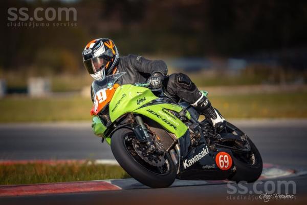 Kawasaki ZX 10R 2012 in Riga, with an engine capacity of 1.00 L and mileage of 0 thousand km for 5500 €, photo 1 on AUTOMOTO.COM.LV