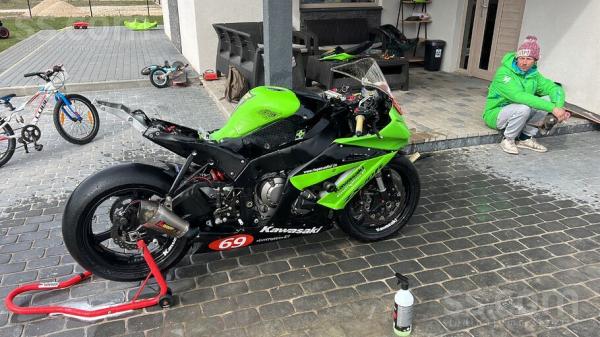 Kawasaki ZX 10R 2012 in Riga, with an engine capacity of 1.00 L and mileage of 0 thousand km for 5500 €, photo 2 on AUTOMOTO.COM.LV